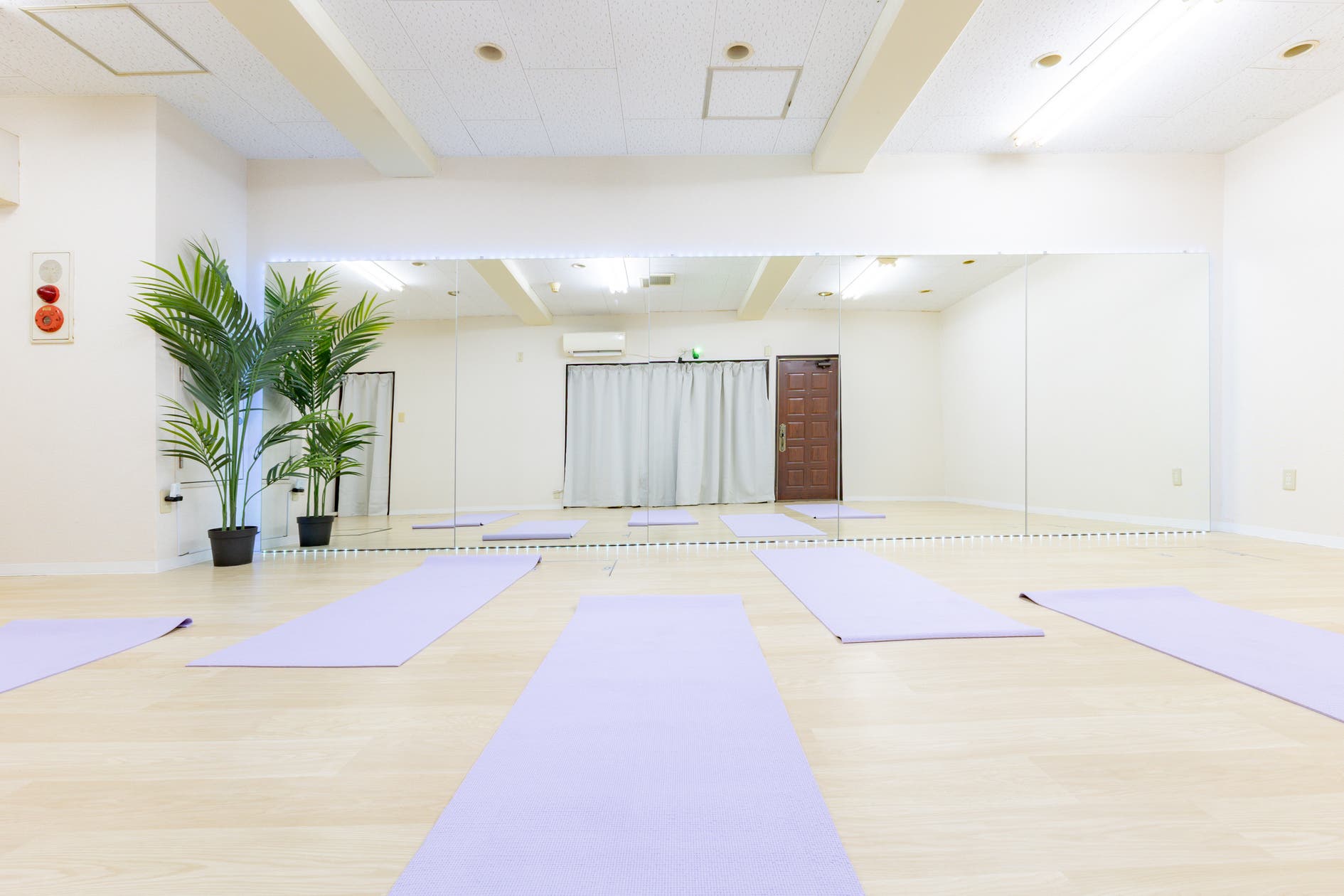 New🎊【京急川崎駅9分】45㎡の広々空間｜幅6mの大型鏡｜無料で使える備品多数の写真8