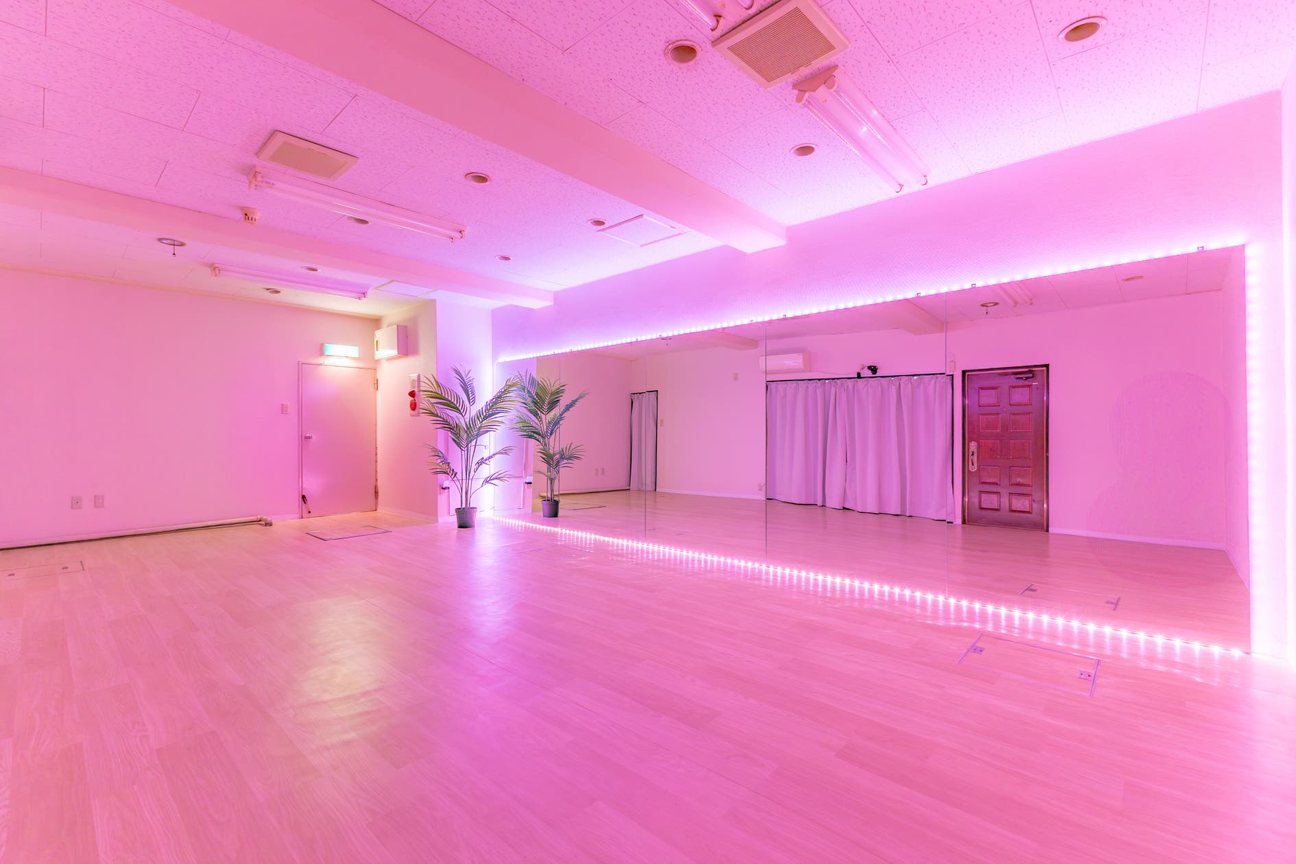 New🎊【京急川崎駅9分】45㎡の広々空間｜幅6mの大型鏡｜無料で使える備品多数の写真12