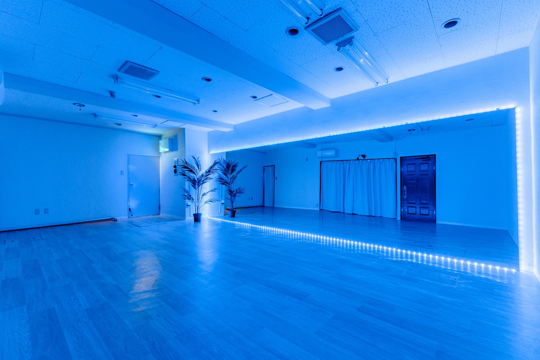 New🎊【京急川崎駅9分】45㎡の広々空間｜幅6mの大型鏡｜無料で使える備品多数の写真15