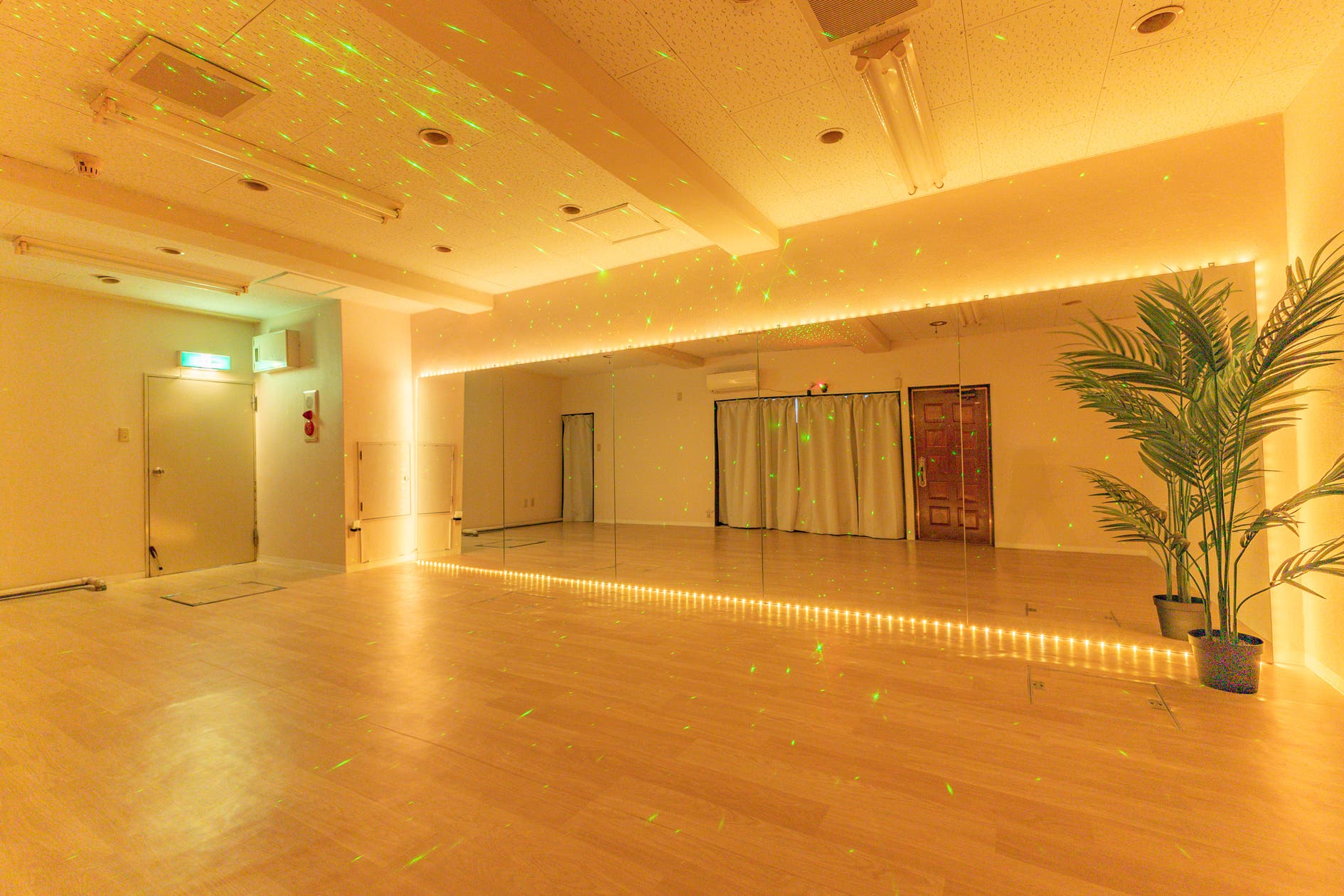 New🎊【京急川崎駅9分】45㎡の広々空間｜幅6mの大型鏡｜無料で使える備品多数の写真22