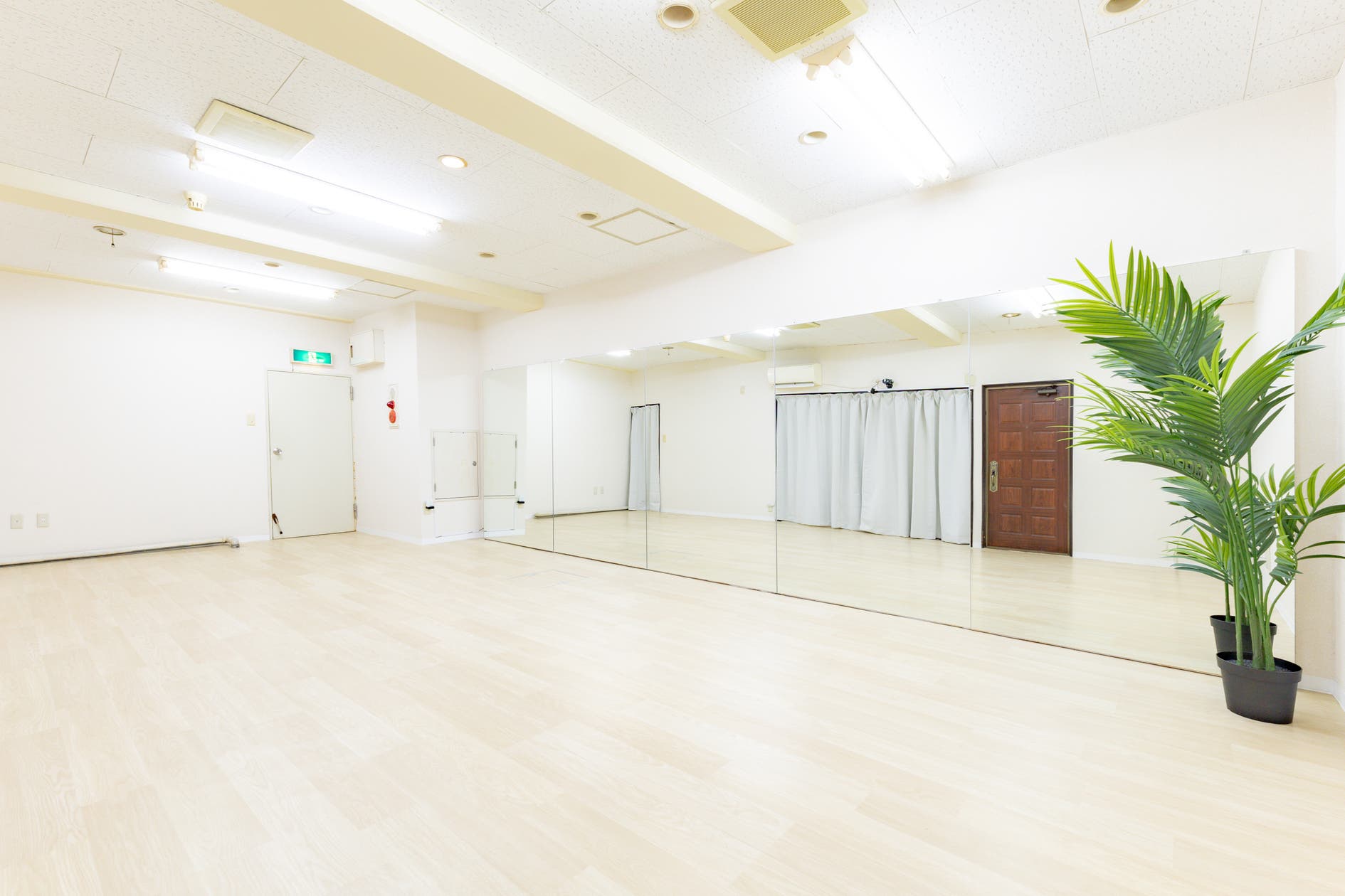 New🎊【京急川崎駅9分】45㎡の広々空間｜幅6mの大型鏡｜無料で使える備品多数の写真28