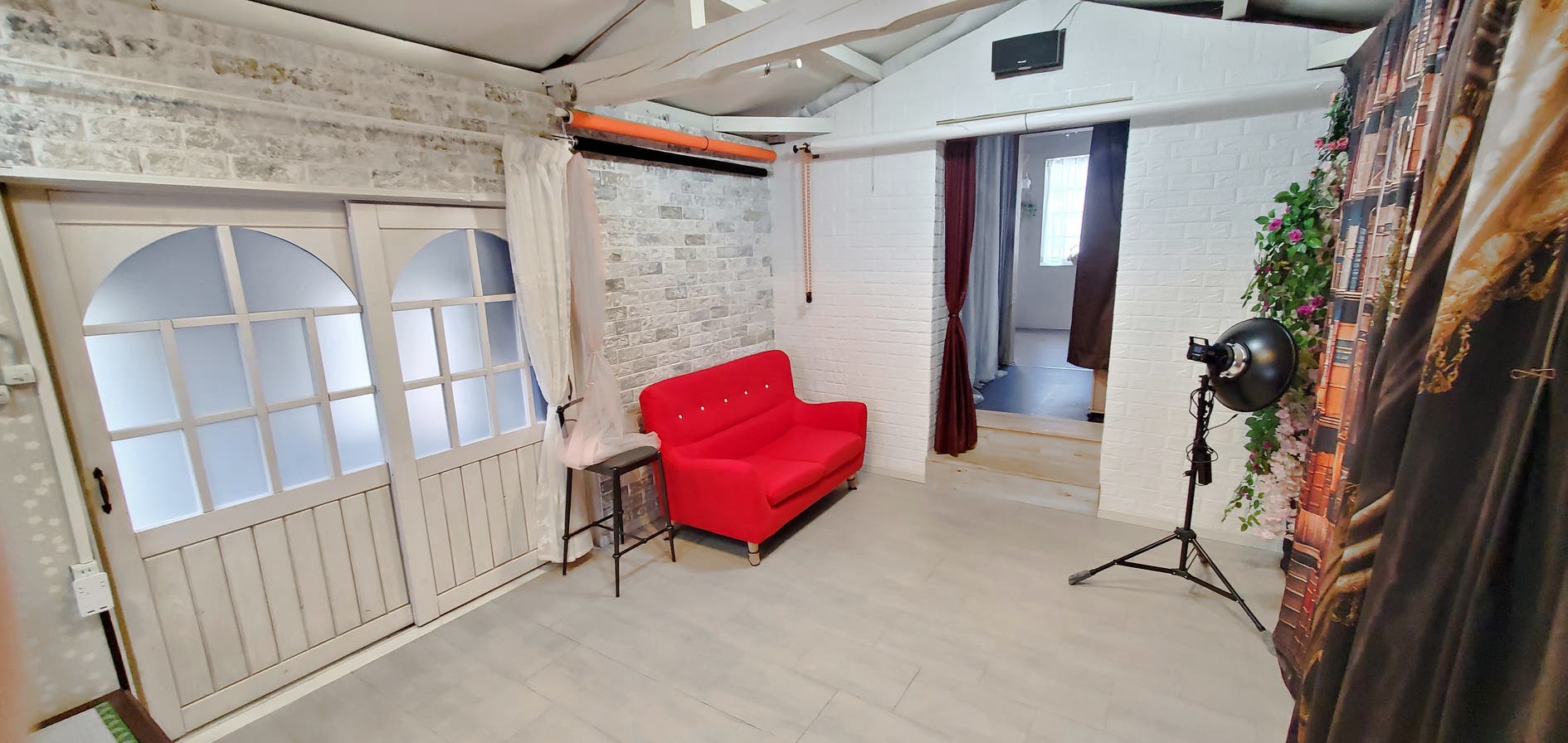 福島県郡山市ポートレート・コスプレ撮影／カラオケ＆配信／推し活・お誕生会／映画鑑賞も◎小屋タイプの完全プライベート空間の写真5