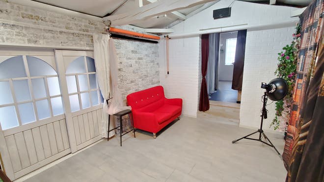 福島県郡山市ポートレート・コスプレ撮影/カラオケ&配信/推し活・お誕生会/映画鑑賞も◎小屋タイプの完全プライベート空間の写真5