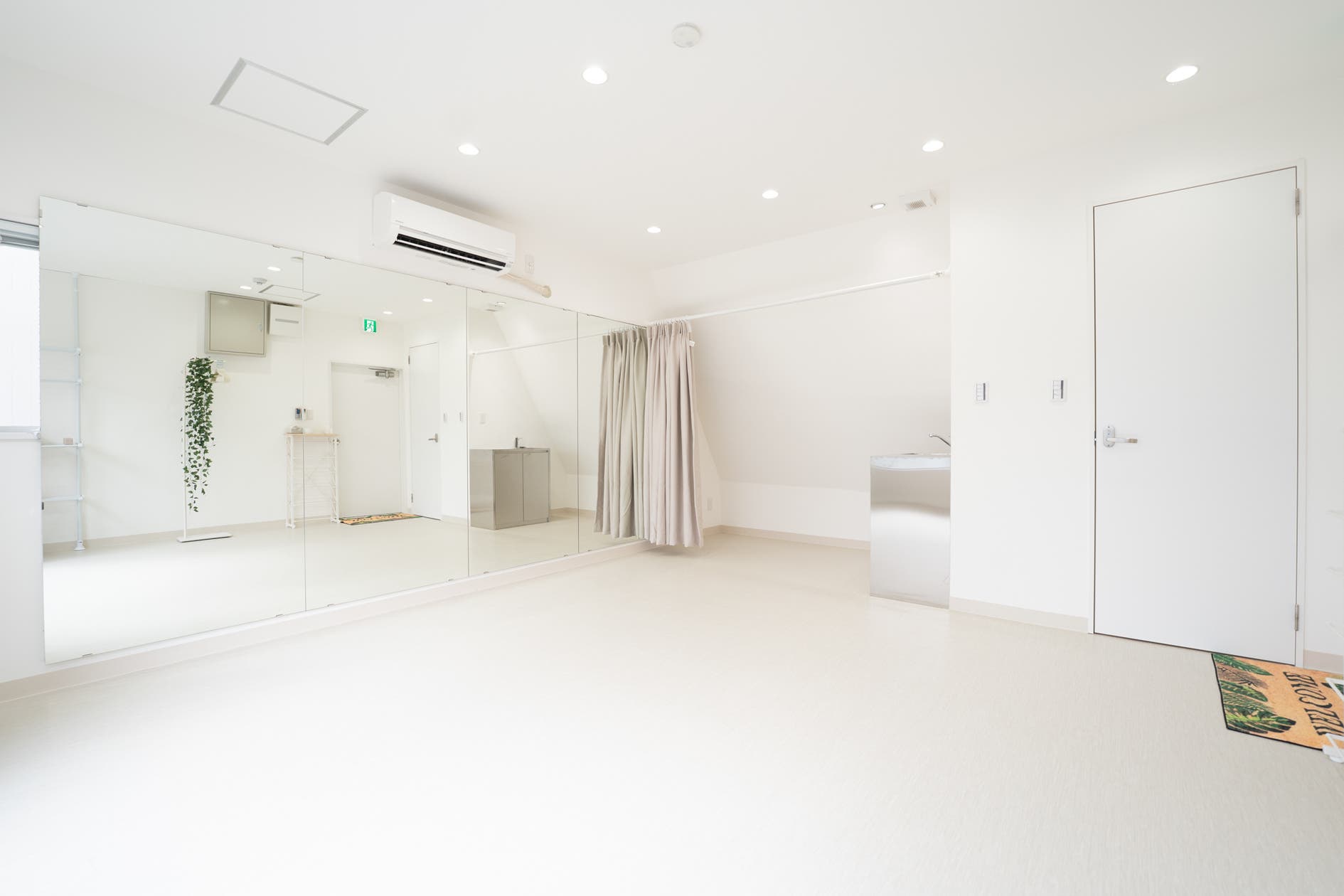 🆕【25年10月OPセール中】最大10名♪本郷三丁目駅1分★約4m×1.8m大型鏡◎24hダンス可の写真1