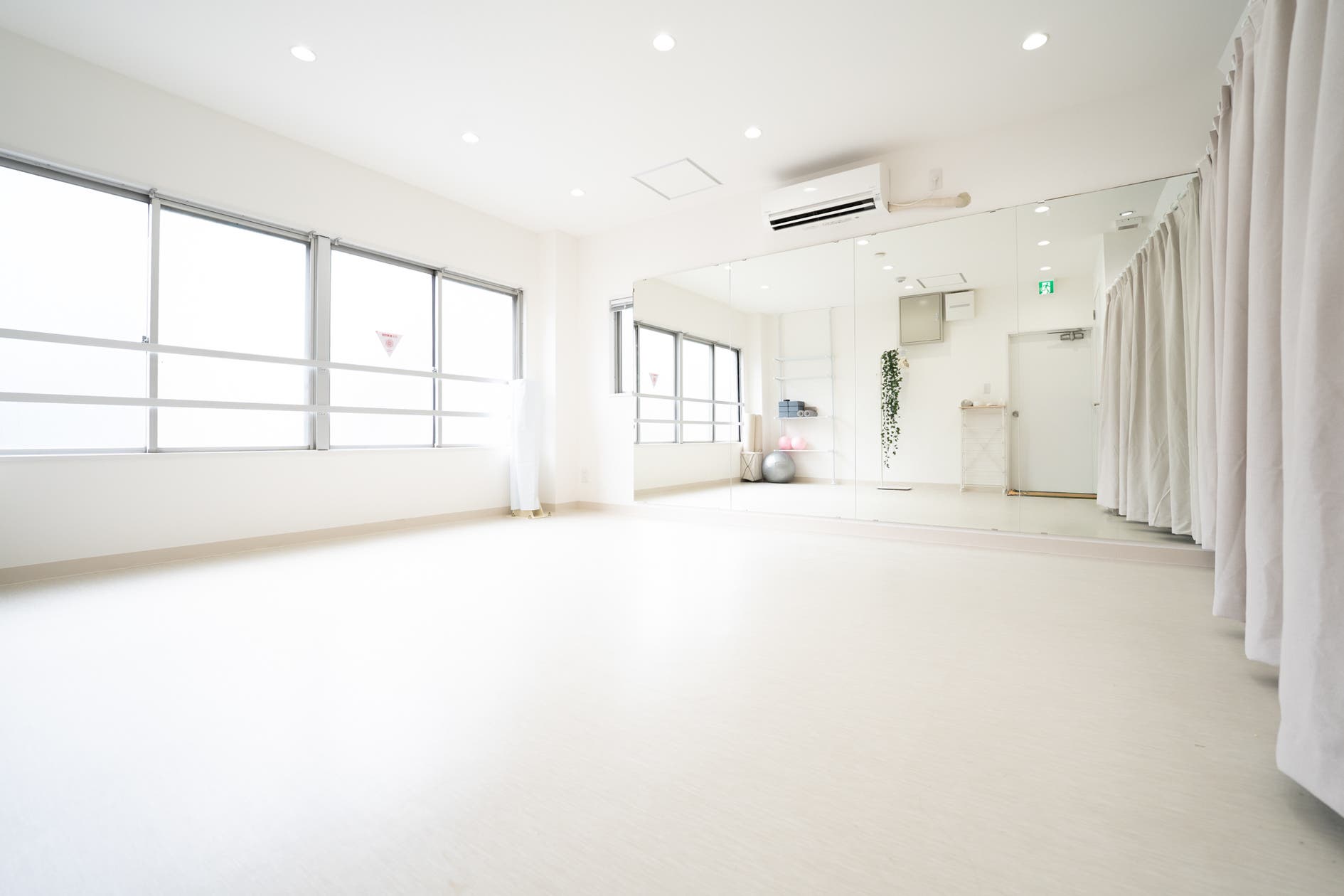 🆕【25年10月OPセール中】最大10名♪本郷三丁目駅1分★約4m×1.8m大型鏡◎24hダンス可の写真2