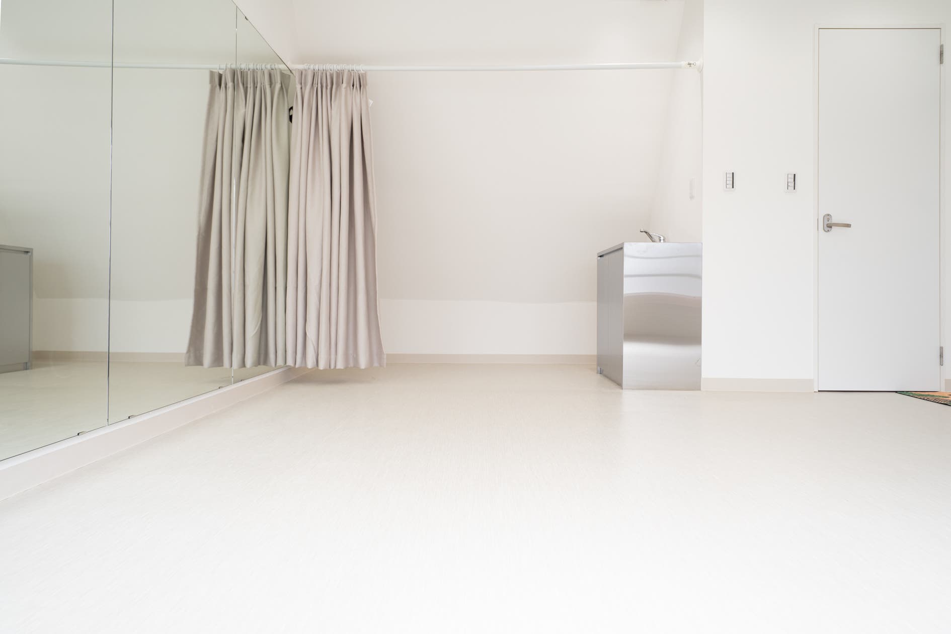 🆕【25年10月OPセール中】最大10名♪本郷三丁目駅1分★約4m×1.8m大型鏡◎24hダンス可の写真4