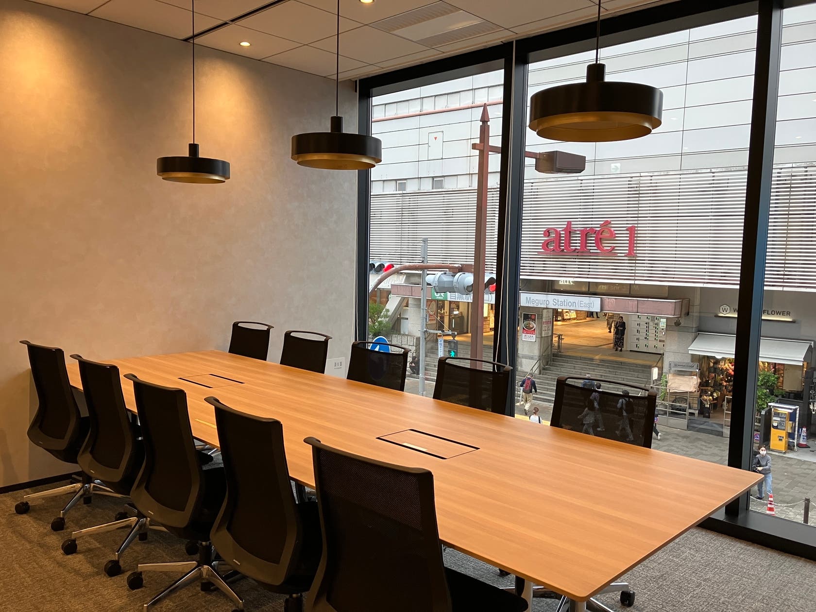 会議室 02(10名)の写真1