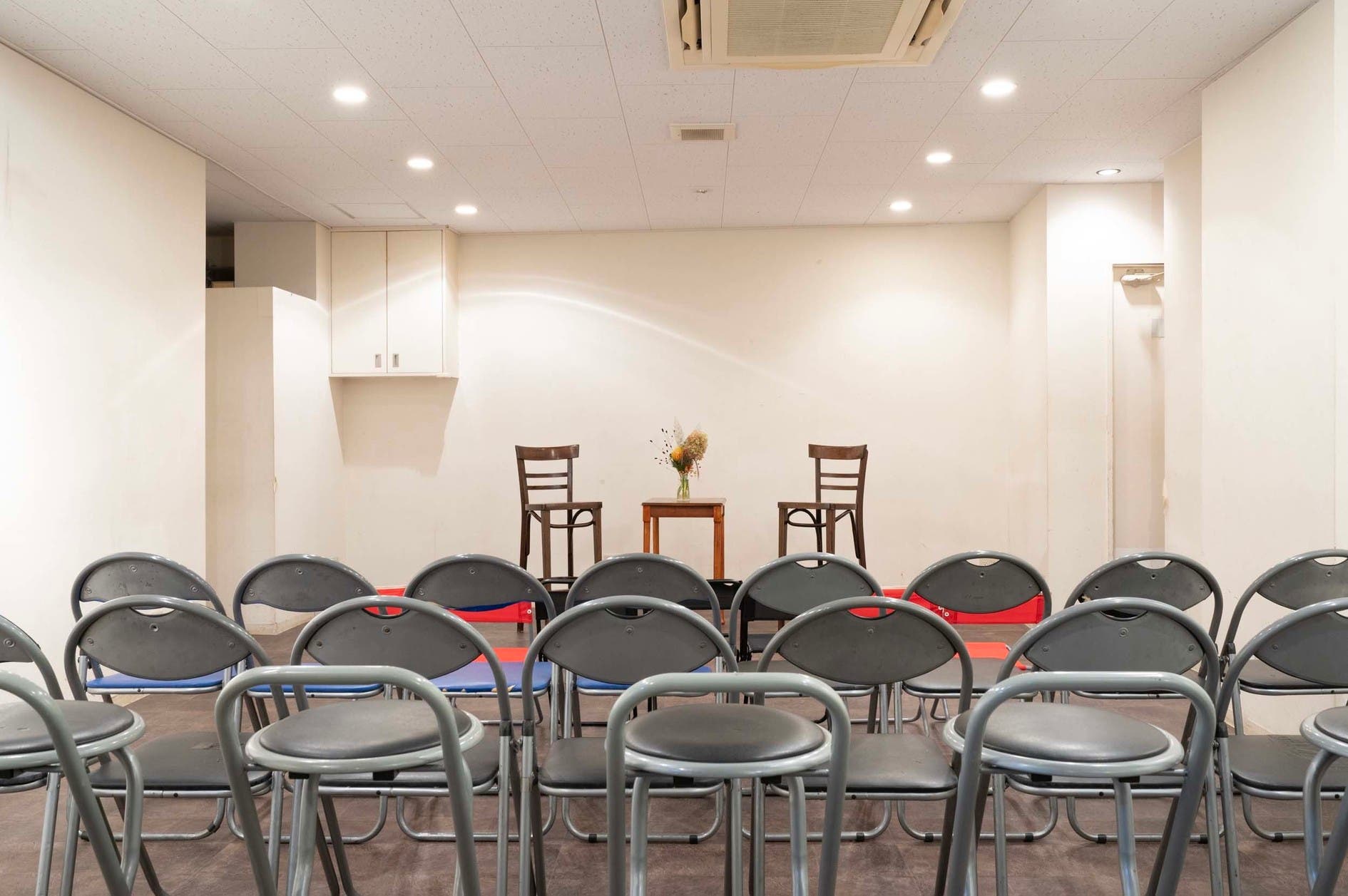 【駅近/下北沢駅徒歩30秒/50㎡】《ブルマンスペース》最大40名/Wi-Fi無料/セミナー/会議/ミーティングの写真12