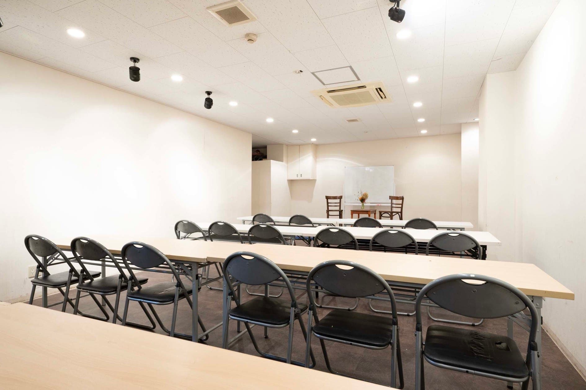 【駅近/下北沢駅徒歩30秒/50㎡】《ブルマンスペース》最大40名/Wi-Fi無料/セミナー/会議/ミーティングの写真5