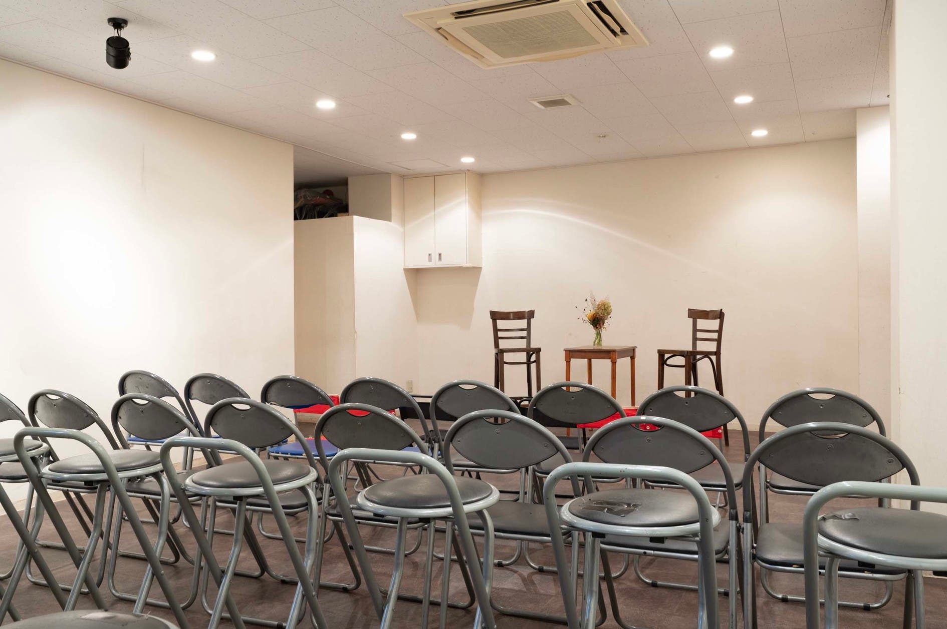 【駅近/下北沢駅徒歩30秒/50㎡】《ブルマンスペース》最大40名/Wi-Fi無料/セミナー/会議/ミーティングの写真11