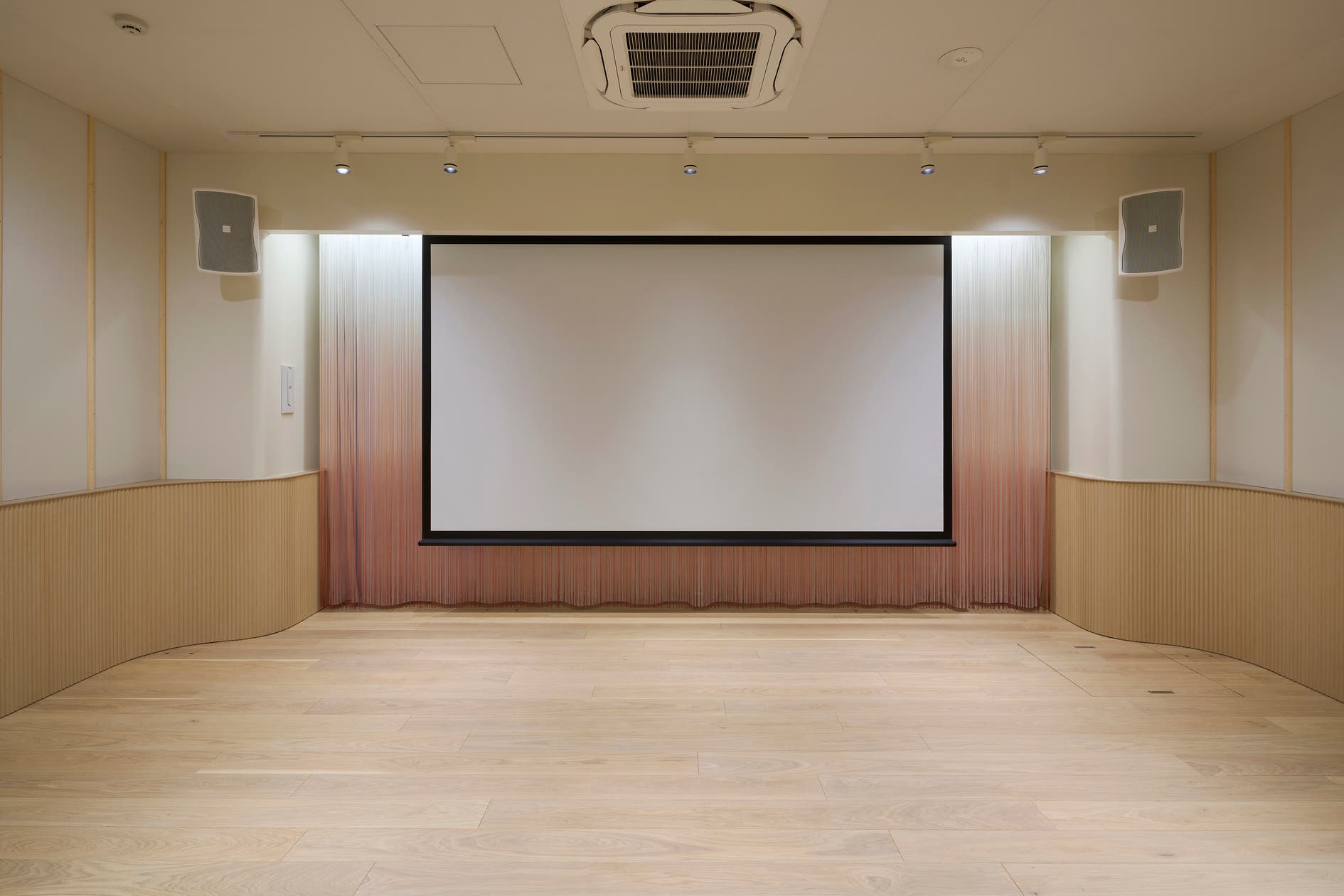 ダンスや演劇、楽器練習も可能な防音スタジオ！の写真3