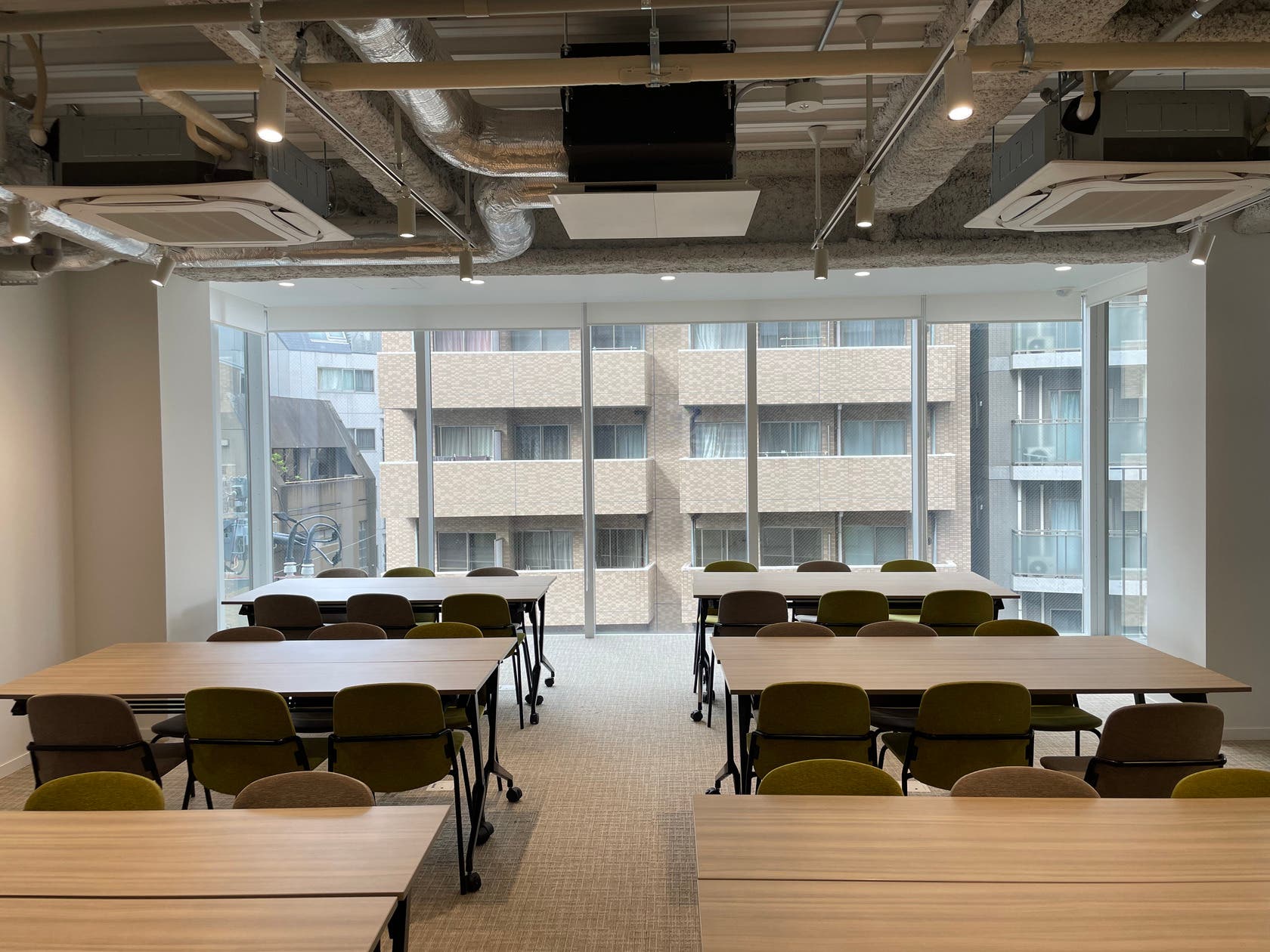 会議やワークショップ、撮影スペースなど。用途に応じ自由に使えるレンタルスペース！の写真6