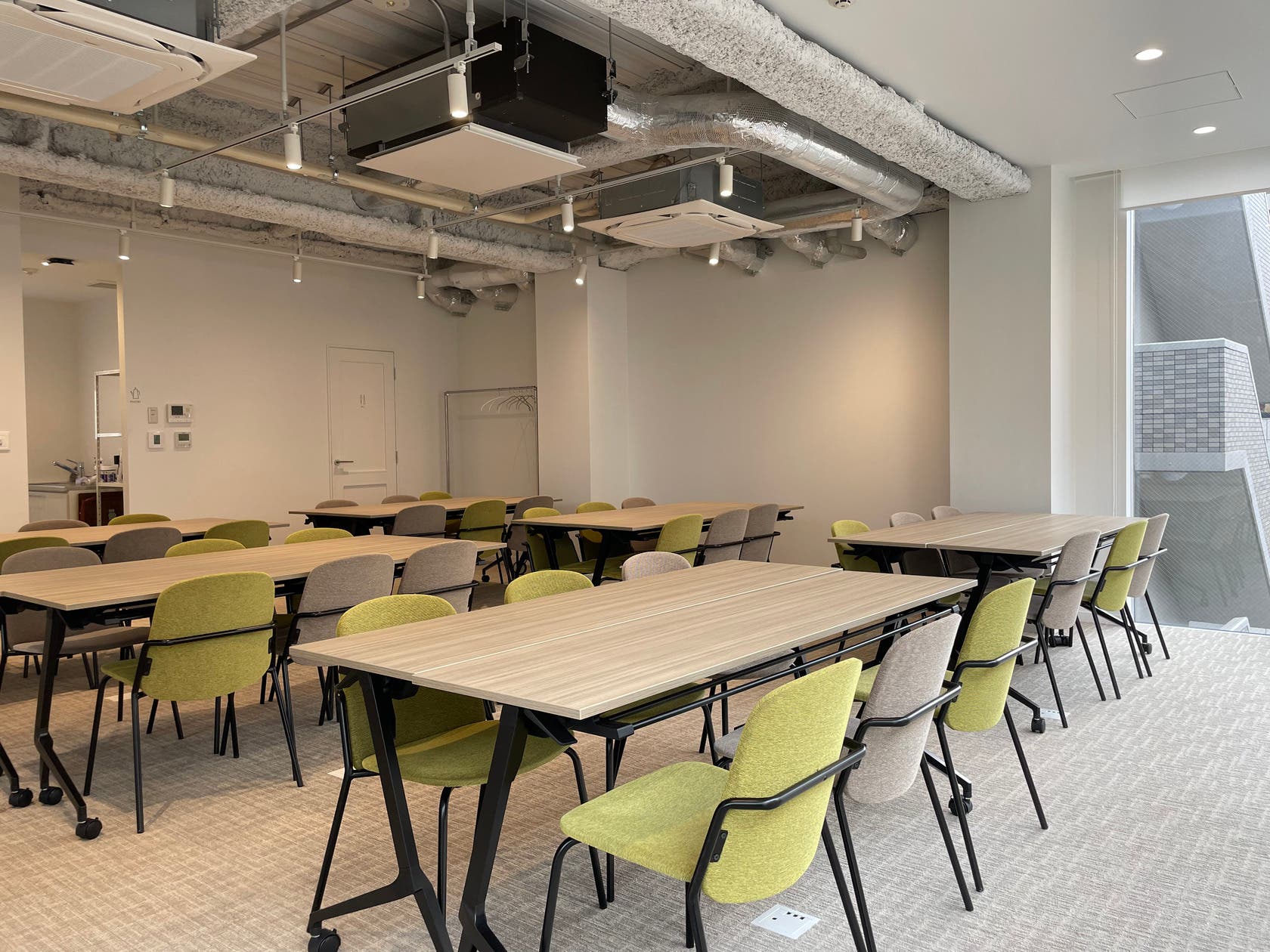 会議やワークショップ、撮影スペースなど。用途に応じ自由に使えるレンタルスペース！の写真8