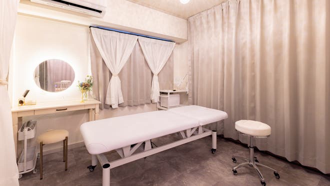 《OPENセール🎉》【四ツ橋徒歩2分】完全個室レンタルサロン✨電動昇降ベッド|エステ・整体・ネイル|備品充実|調光ライトの写真1