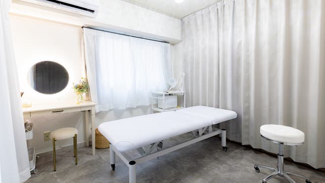 《OPENセール🎉》【四ツ橋徒歩2分】完全個室レンタルサロン✨電動昇降ベッド|エステ・整体・ネイル|備品充実|調光ライトの写真4