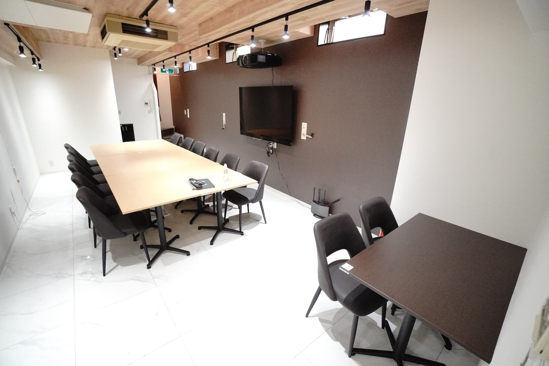 ＜TCL三越前B＞新日本橋駅・三越前駅徒歩2分🚃光回線Wi-Fi📶プロジェクター🎥会議/鑑賞会/パーティー/推し活/撮影の写真1