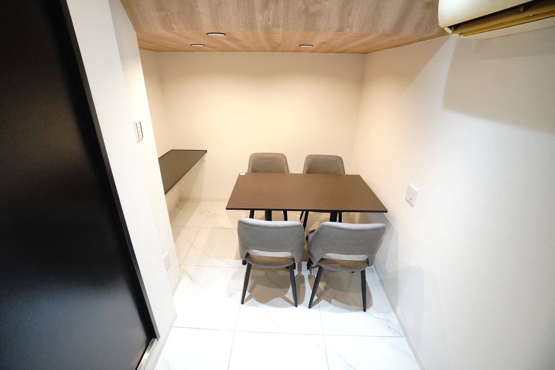 ＜TCL三越前C＞新日本橋駅・三越前駅徒歩2分🚃光回線Wi-Fi📶電源🔌会議/商談/控え室/作業/テレワーク/Web面接の写真3