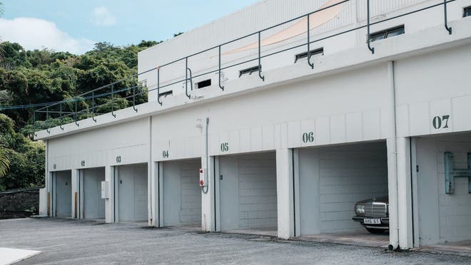 昭和レトロな真っ赤な客室|レッドルーム|無料駐車場完備|沖縄北中城ICすぐ|最大7時間!何時間使っても一律料金の写真5