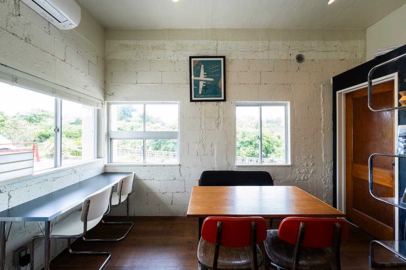 70年代レトロフューチャーならブラックルーム｜無料駐車場完備｜沖縄北中城ICすぐ｜最大7時間！何時間使っても一律料金の写真9