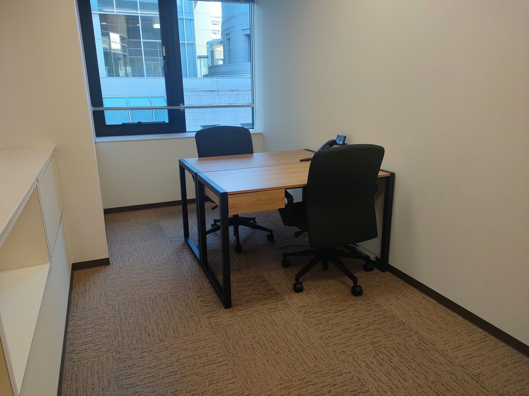 北浜駅から徒歩1分の貸し切り個室/大きな窓付きで換気可能/高速インターネット/リモートワーク最適！605号室の写真1