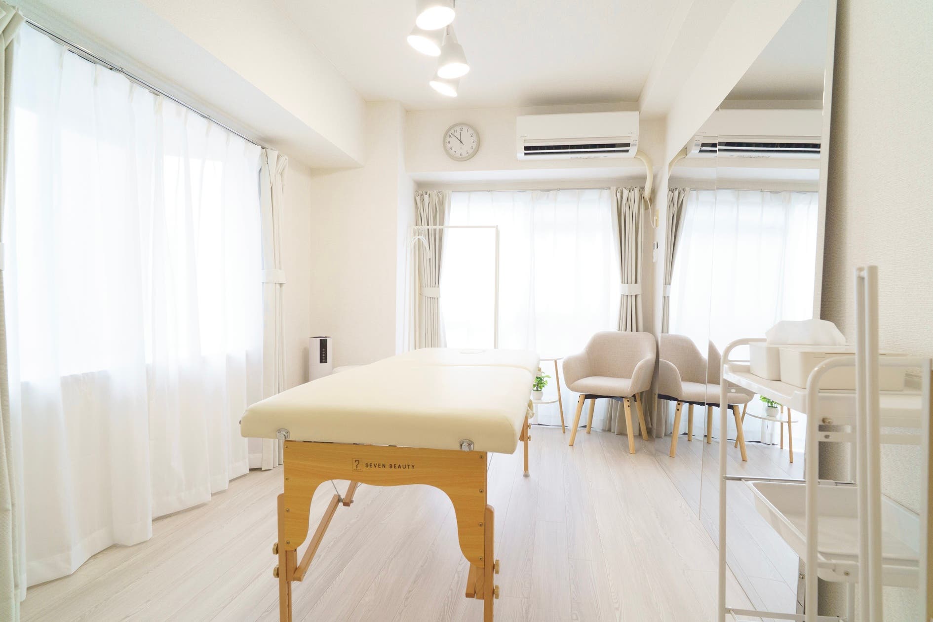 【年末年始20%OFF‼️ 12.29-1.4】西荻窪駅２分✨全備品無料✨上質空間✨白基調の明るい完全個室✨壁一面ミラー✨の写真5