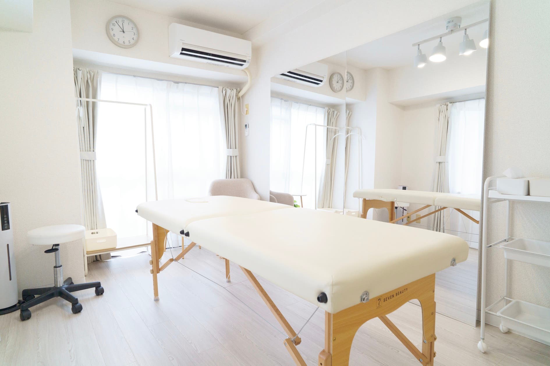 【年末年始20%OFF‼️ 12.29-1.4】西荻窪駅２分✨全備品無料✨上質空間✨白基調の明るい完全個室✨壁一面ミラー✨の写真1