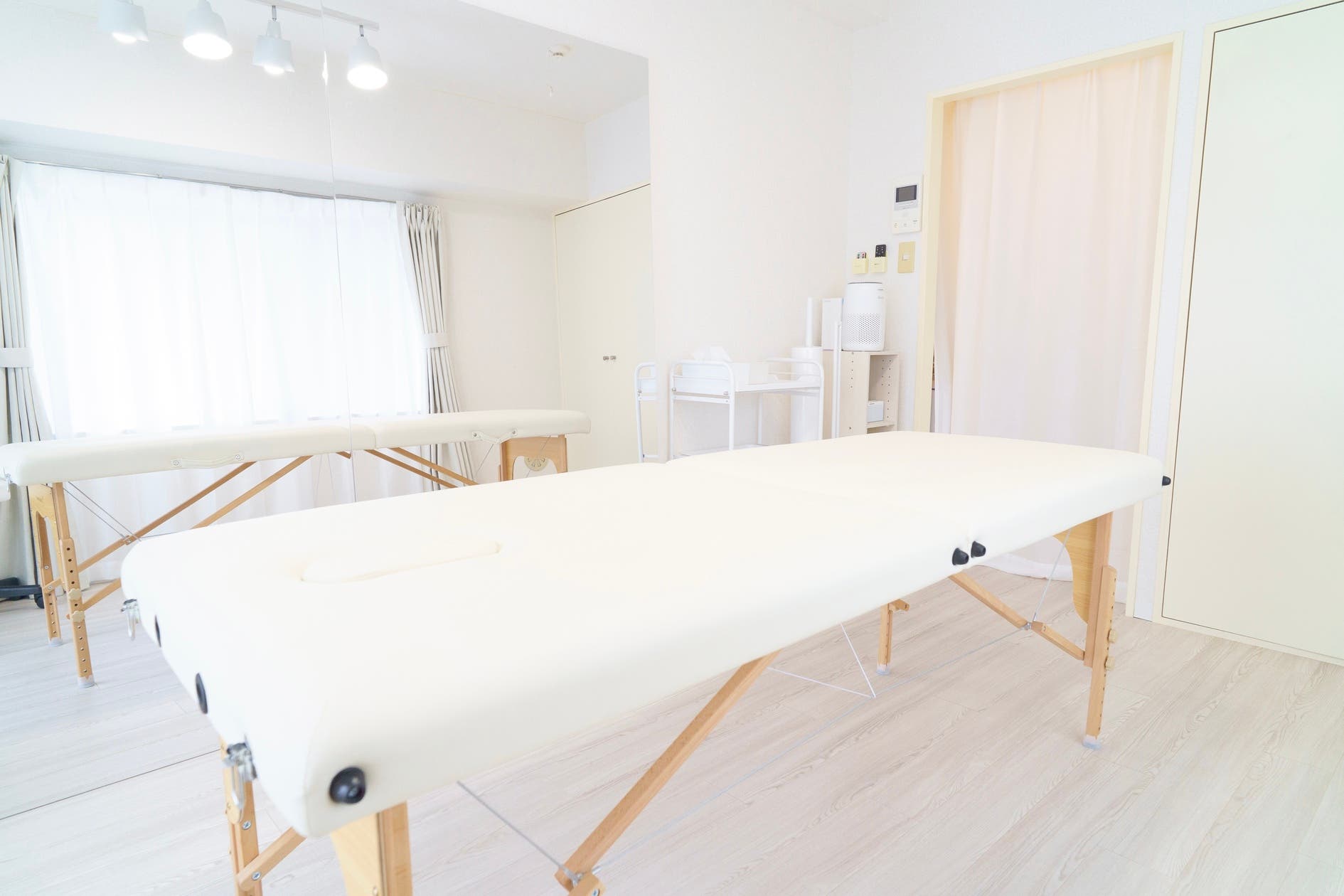 【年末年始20%OFF‼️ 12.29-1.4】西荻窪駅２分✨全備品無料✨上質空間✨白基調の明るい完全個室✨壁一面ミラー✨の写真6