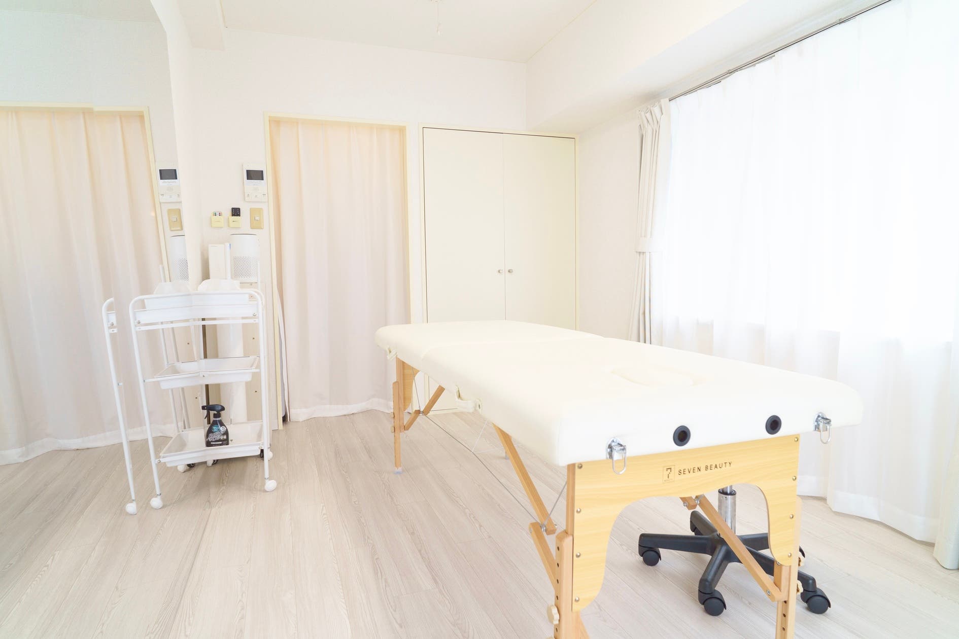 【年末年始20%OFF‼️ 12.29-1.4】西荻窪駅２分✨全備品無料✨上質空間✨白基調の明るい完全個室✨壁一面ミラー✨の写真7