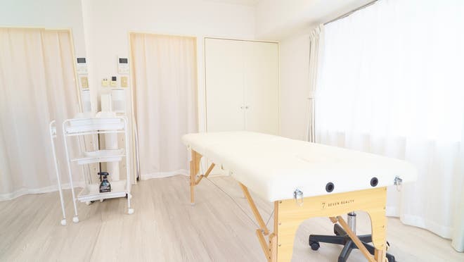 【年末年始20%OFF‼️ 12.29-1.4】西荻窪駅2分✨全備品無料✨上質空間✨白基調の明るい完全個室✨壁一面ミラー✨の写真7