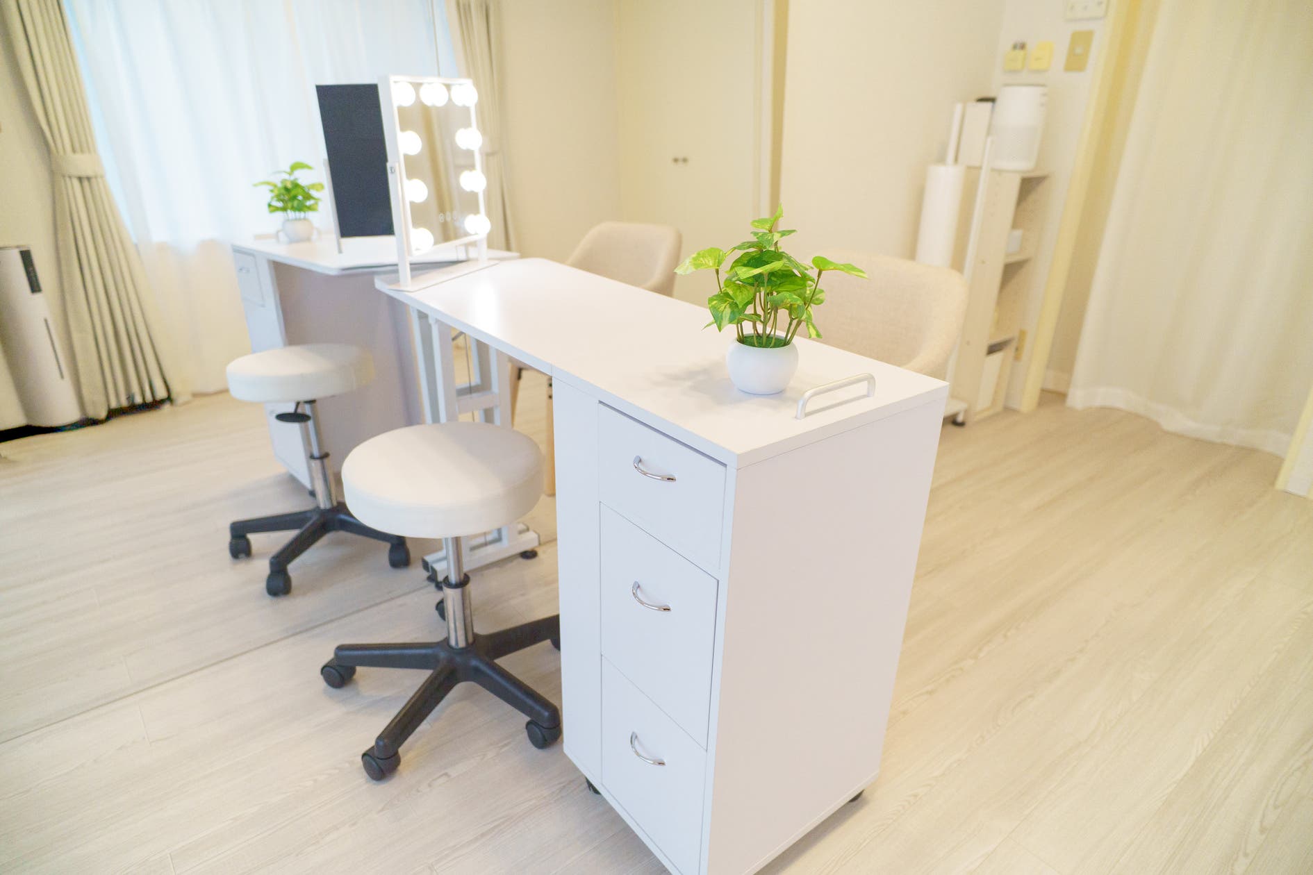 【年末年始20%OFF‼️ 12.29-1.4】西荻窪駅２分✨全備品無料✨上質空間✨白基調の明るい完全個室✨壁一面ミラー✨の写真2