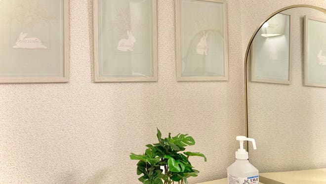 【年末年始20%OFF‼️ 12.29-1.4】西荻窪駅2分✨全備品無料✨上質空間✨白基調の明るい完全個室✨壁一面ミラー✨の写真20