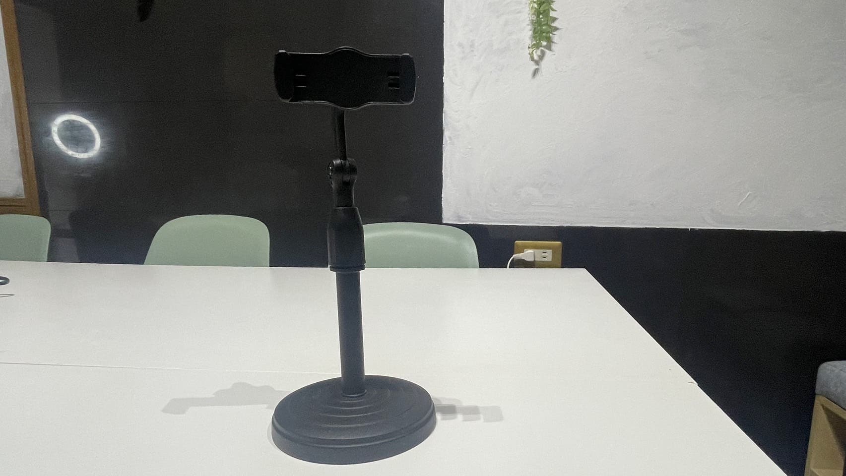 【京都駅八条口徒歩6分！】完全個室/大型モニター・路面店/飲食OK/リモート・Web会議・ミーティング・快適なワークスペースの写真15