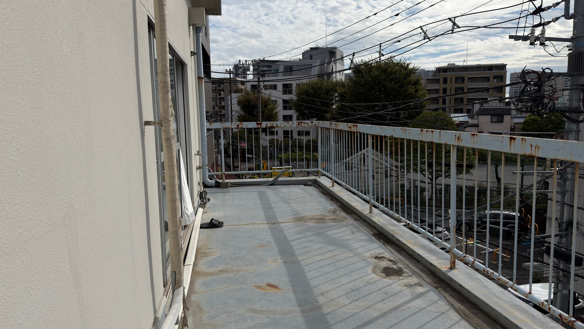 自然光は南＆東の2面☀️清掃◎で綺麗な白壁とモルタル調床／YouTube&WebCM実績多数🎥の写真16