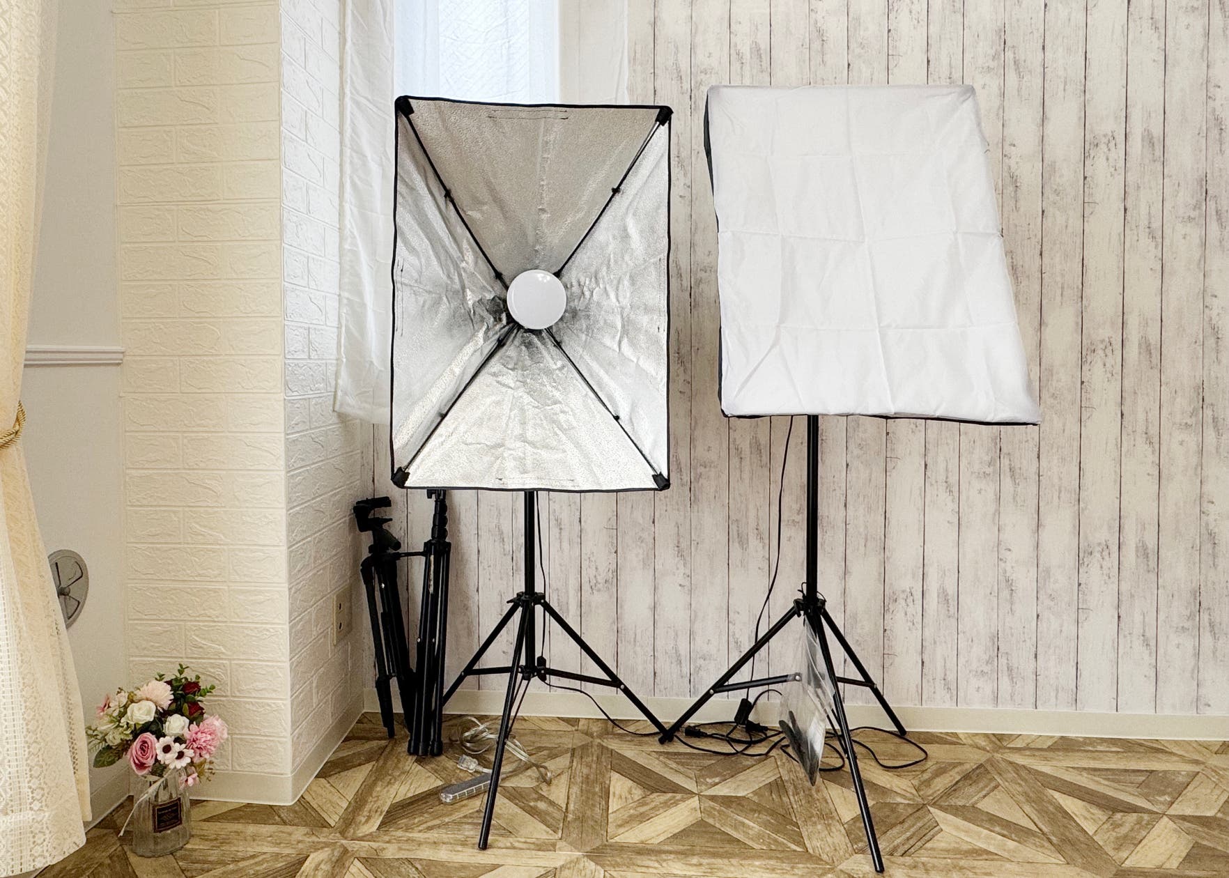 【渋谷・三軒茶屋エリア】駅チカ・自然光たっぷり白壁×バラ背景撮影スタジオ｜ポートレート・ファッション・商品・SNS撮影の写真22