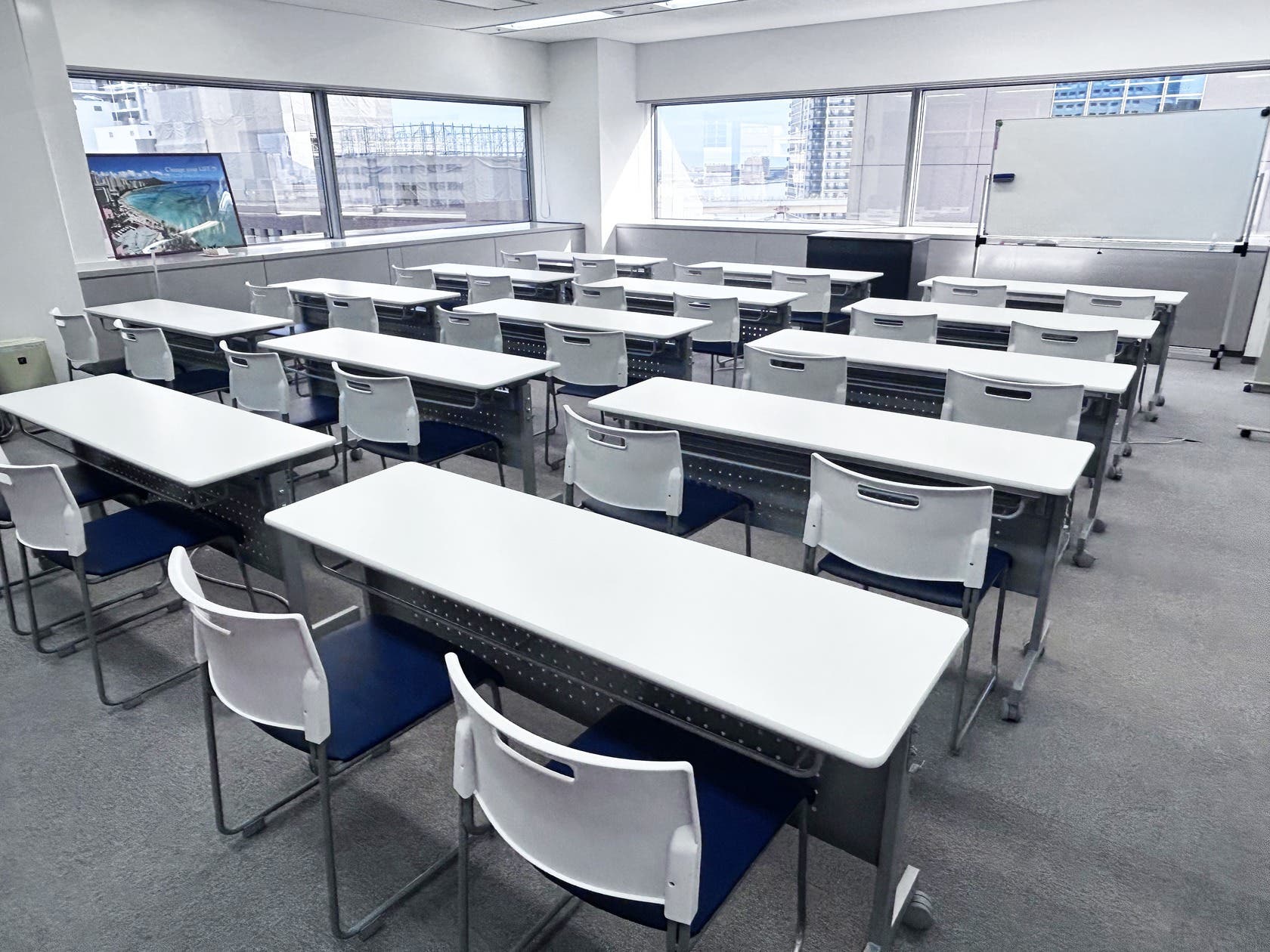 【備品は全て無料】魅力的な眺望の三宮貸会議室。少人数での利用多数、会議・セミナー・研修、商談にも利用可能、最大30名の写真1