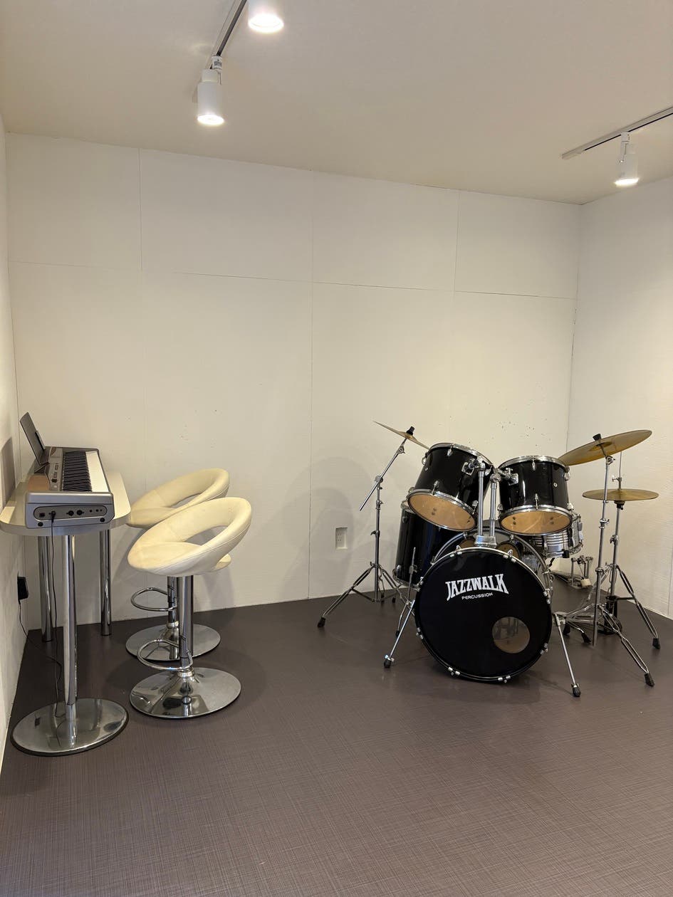 防音スタジオ（八戸）｜全身鏡あり・駐車場1台無料・飲食可｜ダンスや音楽練習に最適の写真1