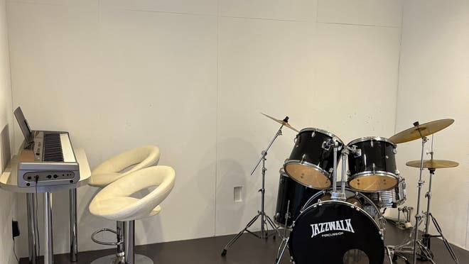 防音スタジオ(八戸)|全身鏡あり・駐車場1台無料・飲食可|ダンスや音楽練習に最適の写真1