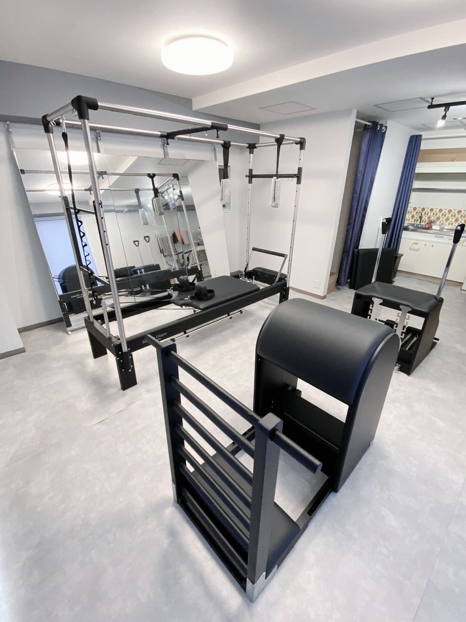 【目黒駅7分×マシンピラティスレンタルスタジオ/30㎡で広々】駅近 備品充実 白基調 清潔感のあるプライベートスタジオの写真2