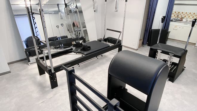 【目黒駅7分×マシンピラティスレンタルスタジオ/30㎡で広々】駅近 備品充実 白基調 清潔感のあるプライベートスタジオの写真2