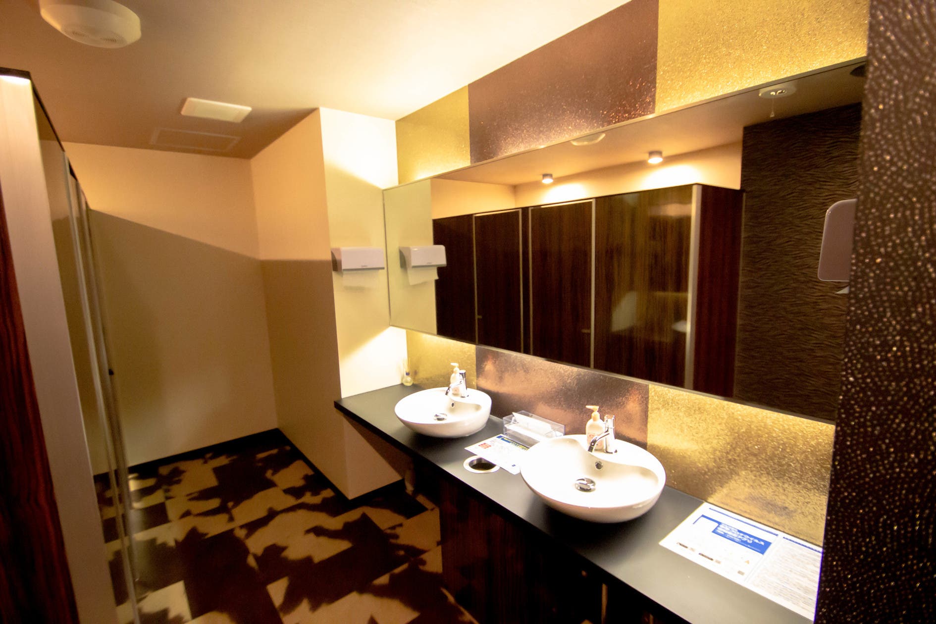 スタンディング300名 延べ面積300㎡以上の多目的スペース ライブハウスの写真16