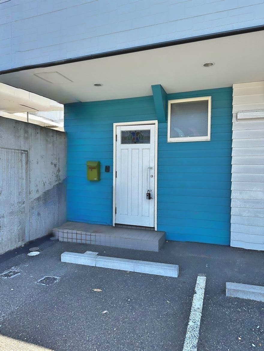 学びとつながりの“タネ”を育てる多目的スペース。 《テーブル・椅子・ホワイトボード完備のワークショップ・教室向けルーム》の写真3