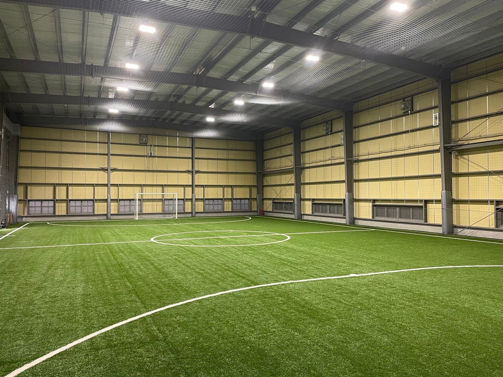 江坂駅から徒歩6分の屋内フットサルコートe-Sparkの写真1