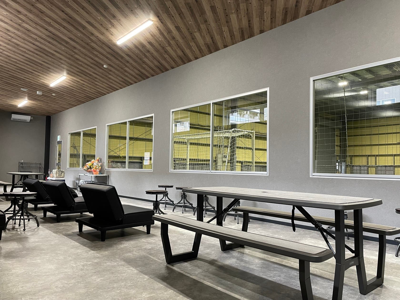 江坂駅から徒歩6分の屋内フットサルコートe-Sparkの写真3