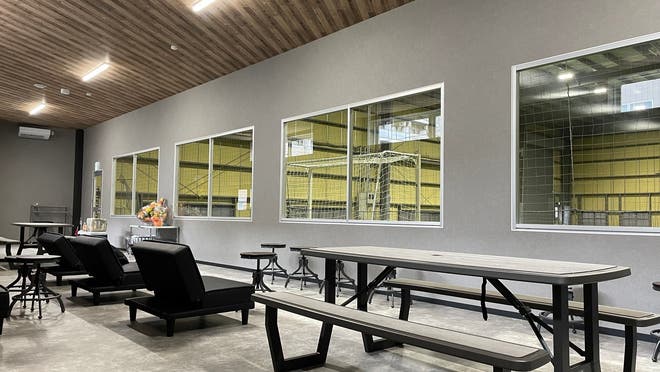 江坂駅から徒歩6分の屋内フットサルコートe-Sparkの写真3