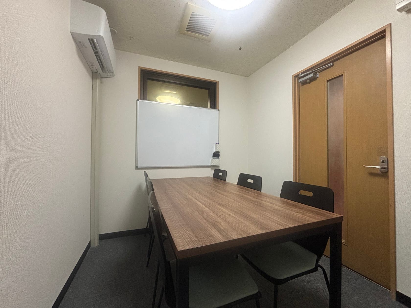 【京都駅3分】オプション全て無料⚠️WiFi•モニター•ホワイトボード•各種充電機 •各種変換ケーブル•文房具有の写真3