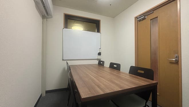 【京都駅3分】オプション全て無料⚠️WiFi•モニター•ホワイトボード•各種充電機 •各種変換ケーブル•文房具有の写真3
