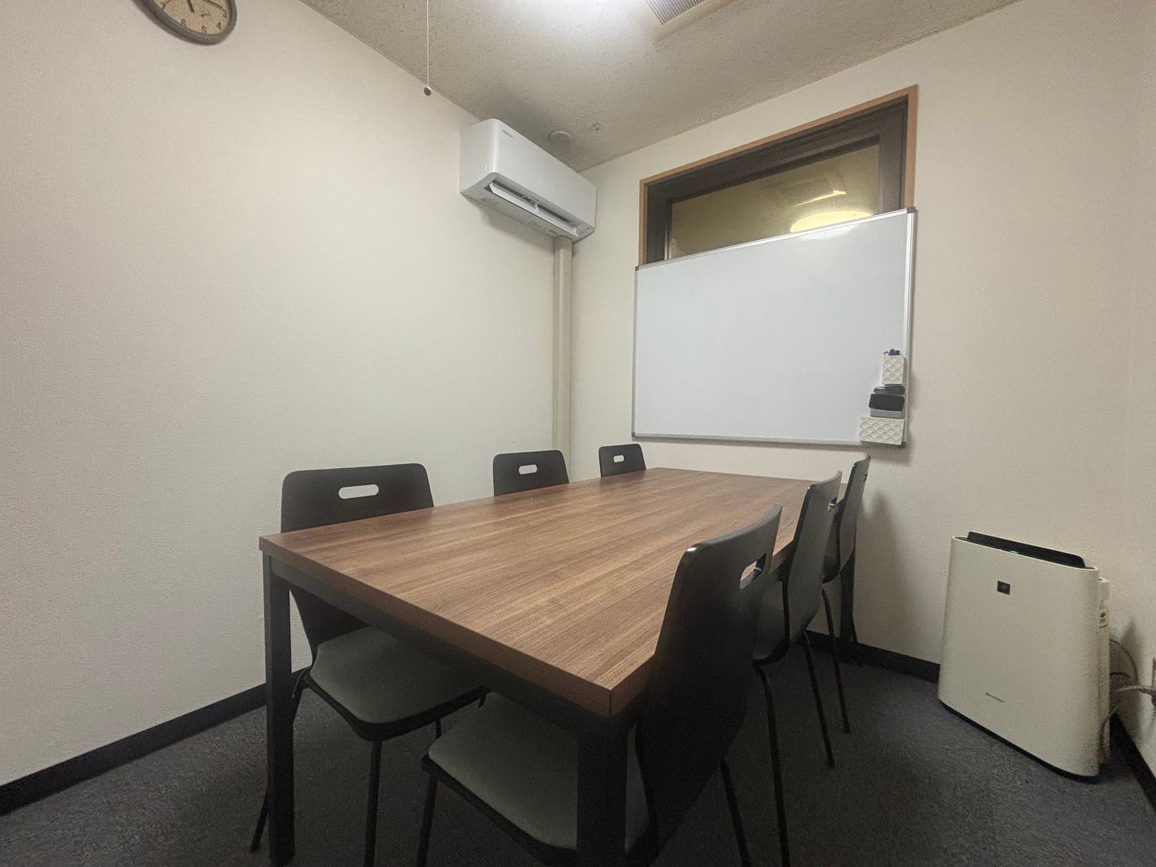 【京都駅3分】オプション全て無料⚠️WiFi•モニター•ホワイトボード•各種充電機 •各種変換ケーブル•文房具有の写真1