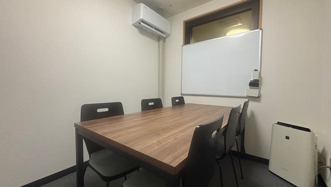 【京都駅3分】オプション全て無料⚠️WiFi•モニター•ホワイトボード•各種充電機 •各種変換ケーブル•文房具有の写真1