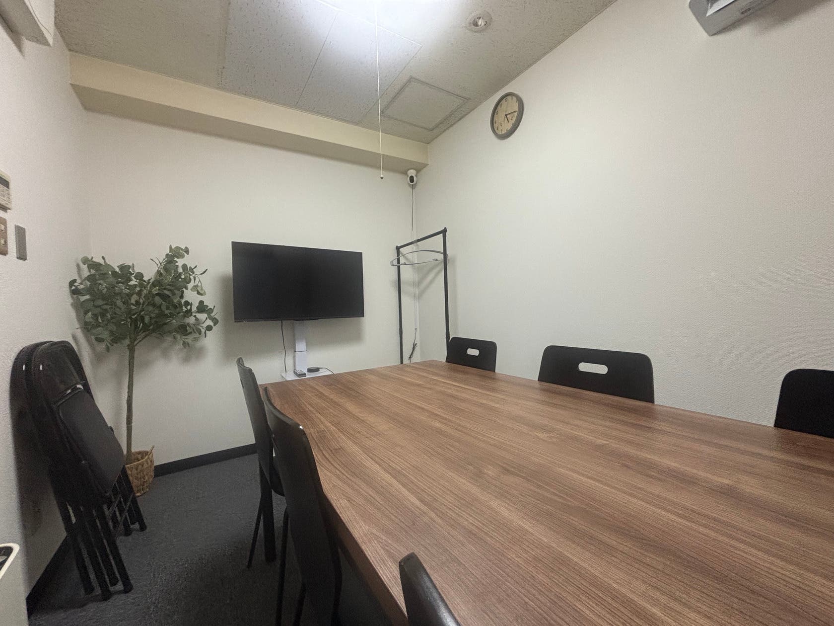 【京都駅3分】オプション全て無料⚠️WiFi•モニター•ホワイトボード•各種充電機 •各種変換ケーブル•文房具有の写真4