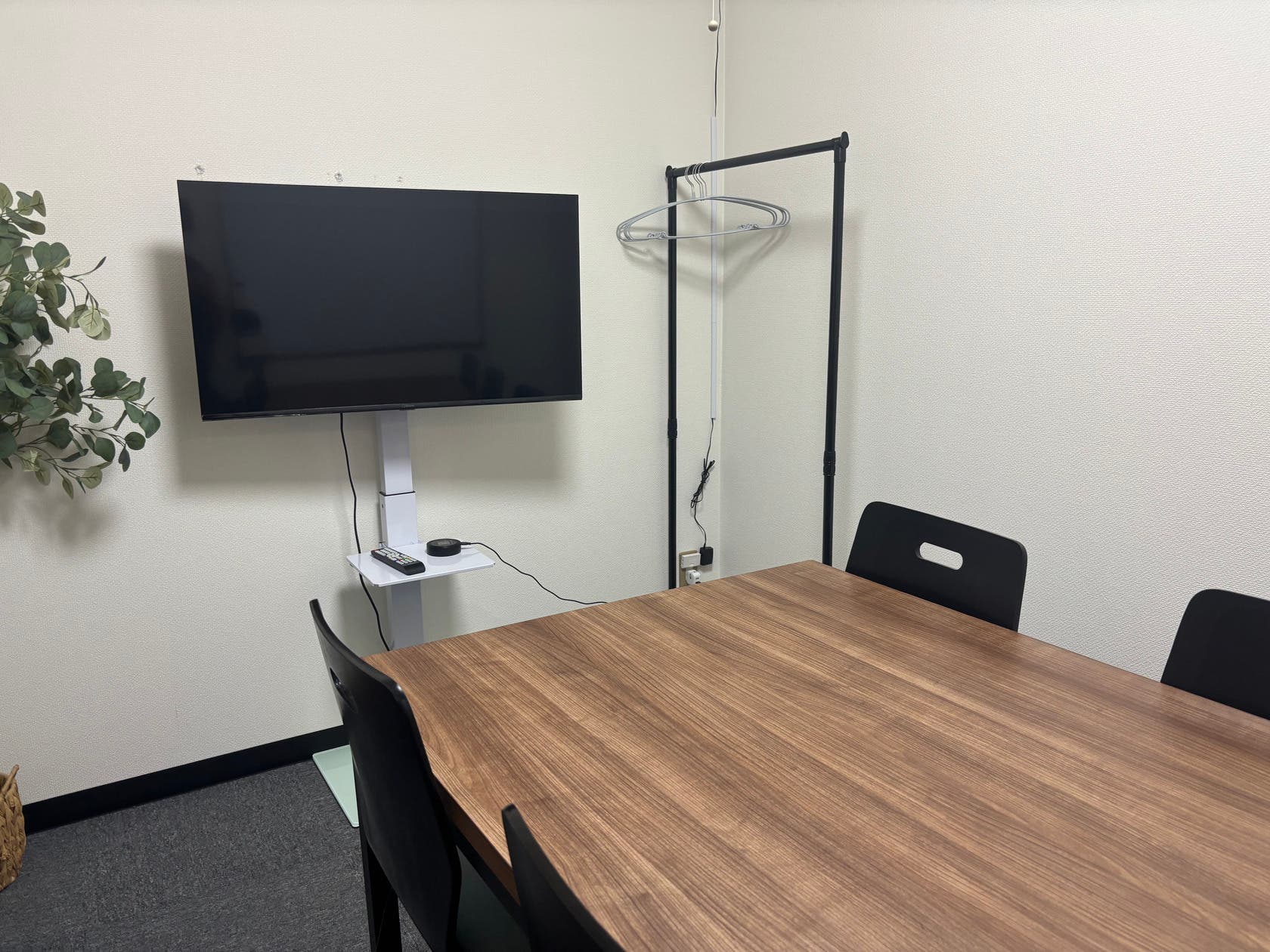 【京都駅3分】オプション全て無料⚠️WiFi•モニター•ホワイトボード•各種充電機 •各種変換ケーブル•文房具有の写真11